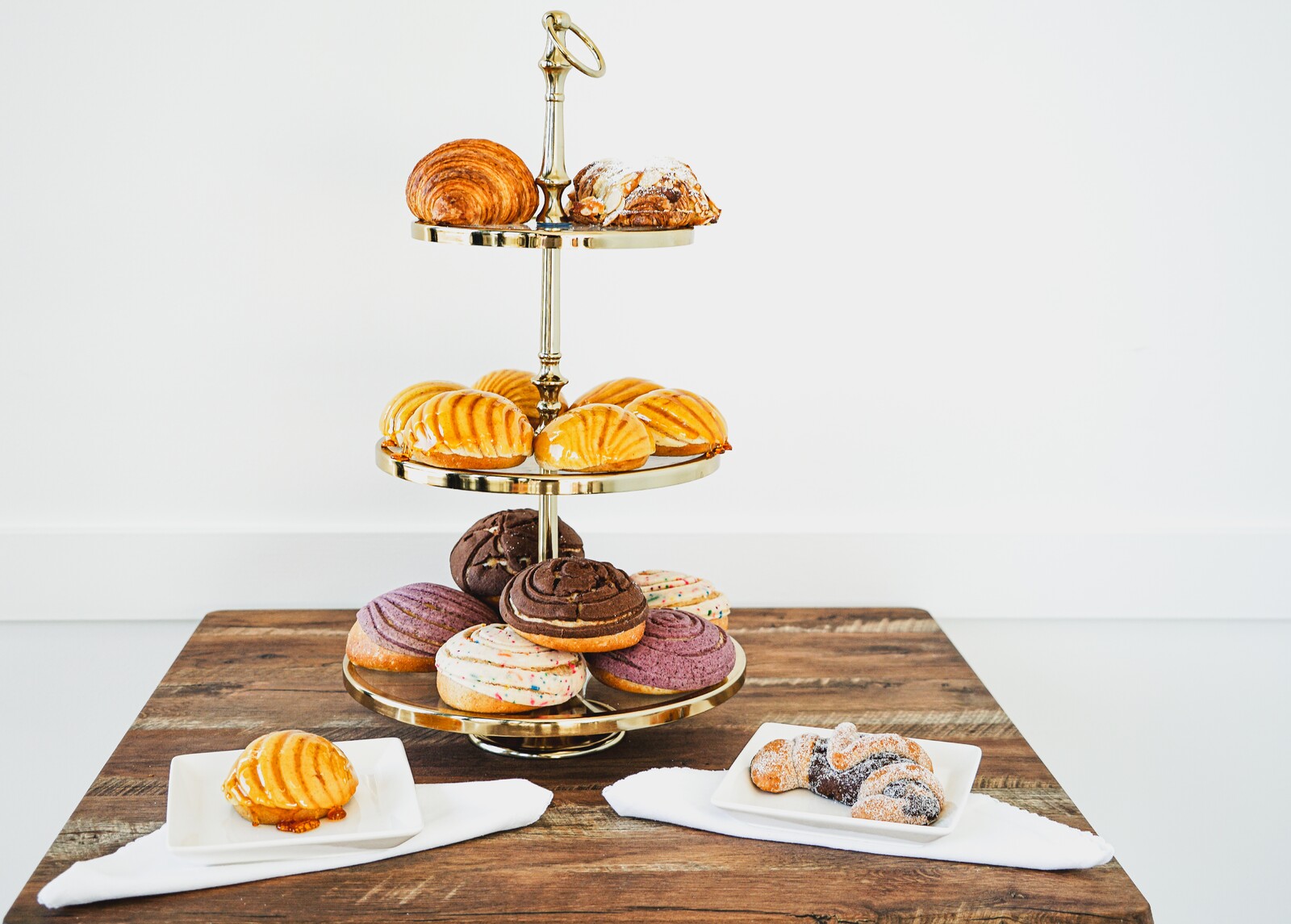 Aurora Café & Bakery